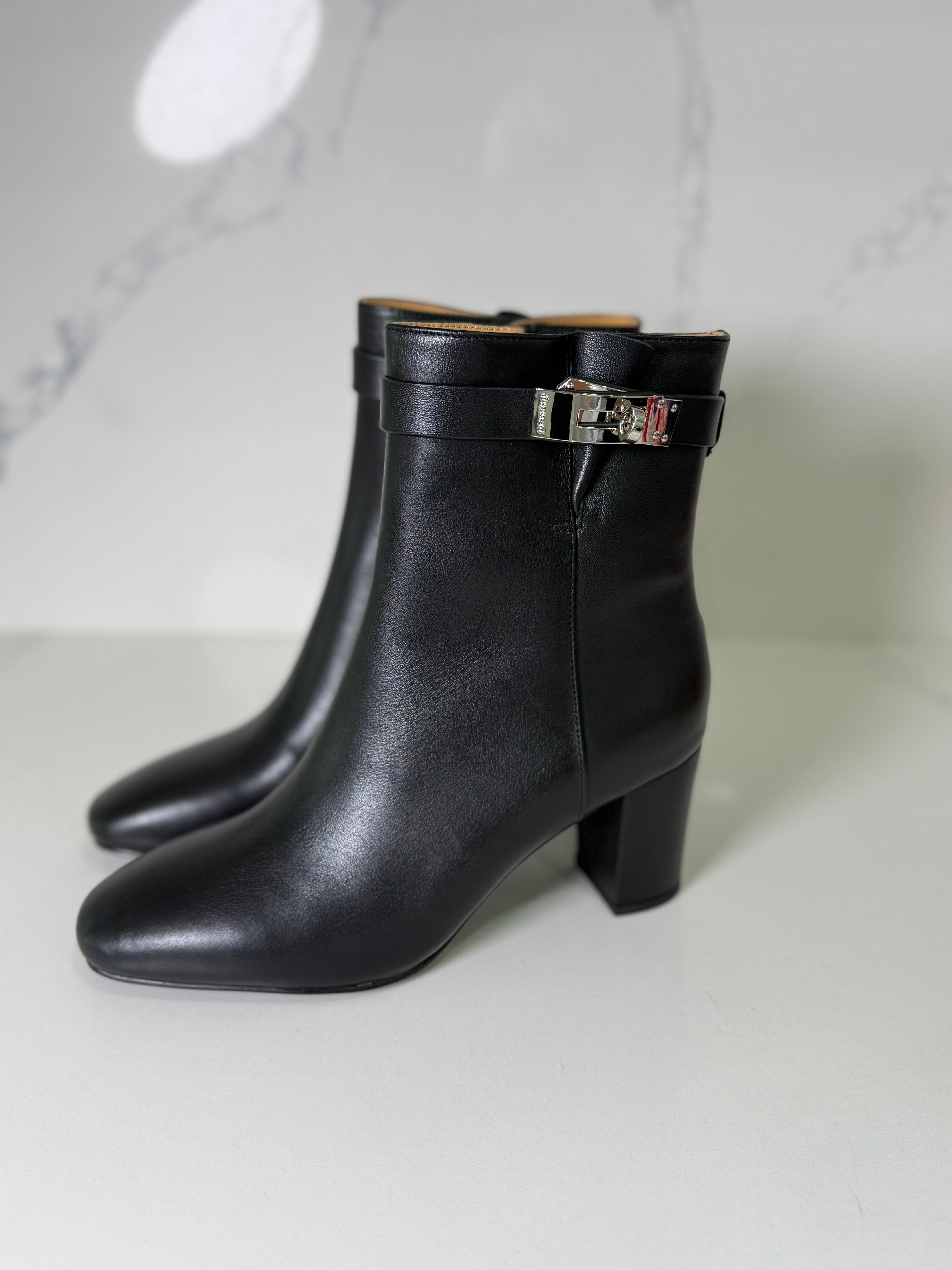 Kelly boots – POORLITTLERICHGIRL
